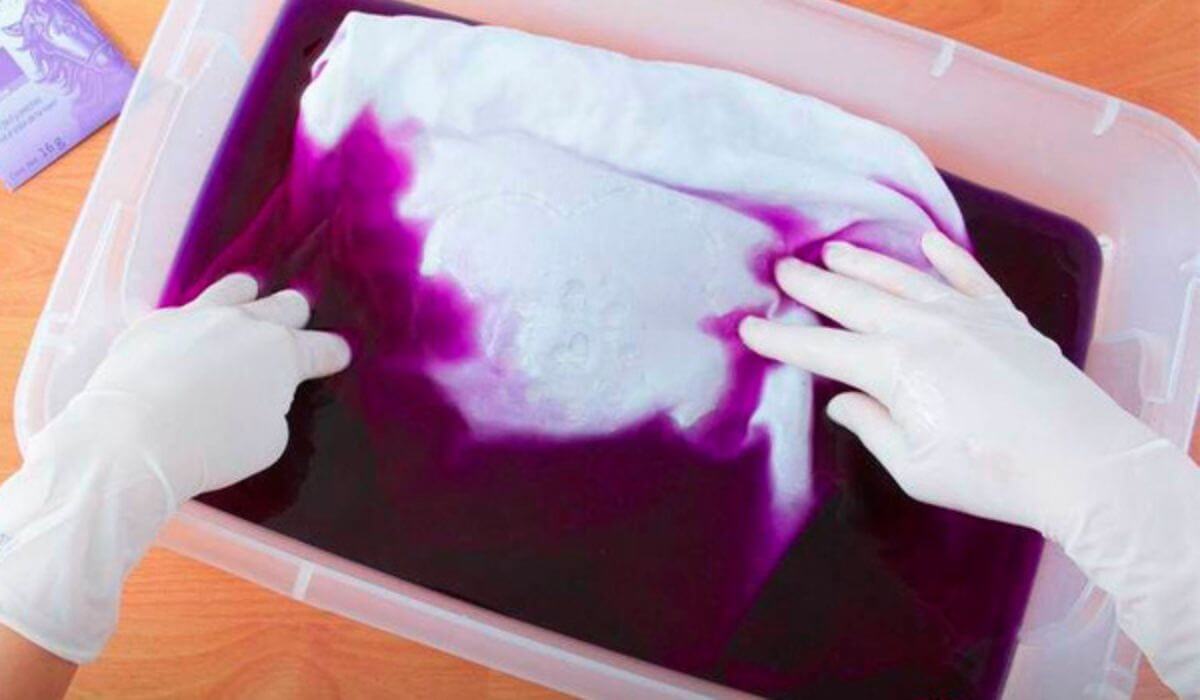 APRENDE CON ESTE TRUCO CÓMO TEÑIR ROPA A MANO