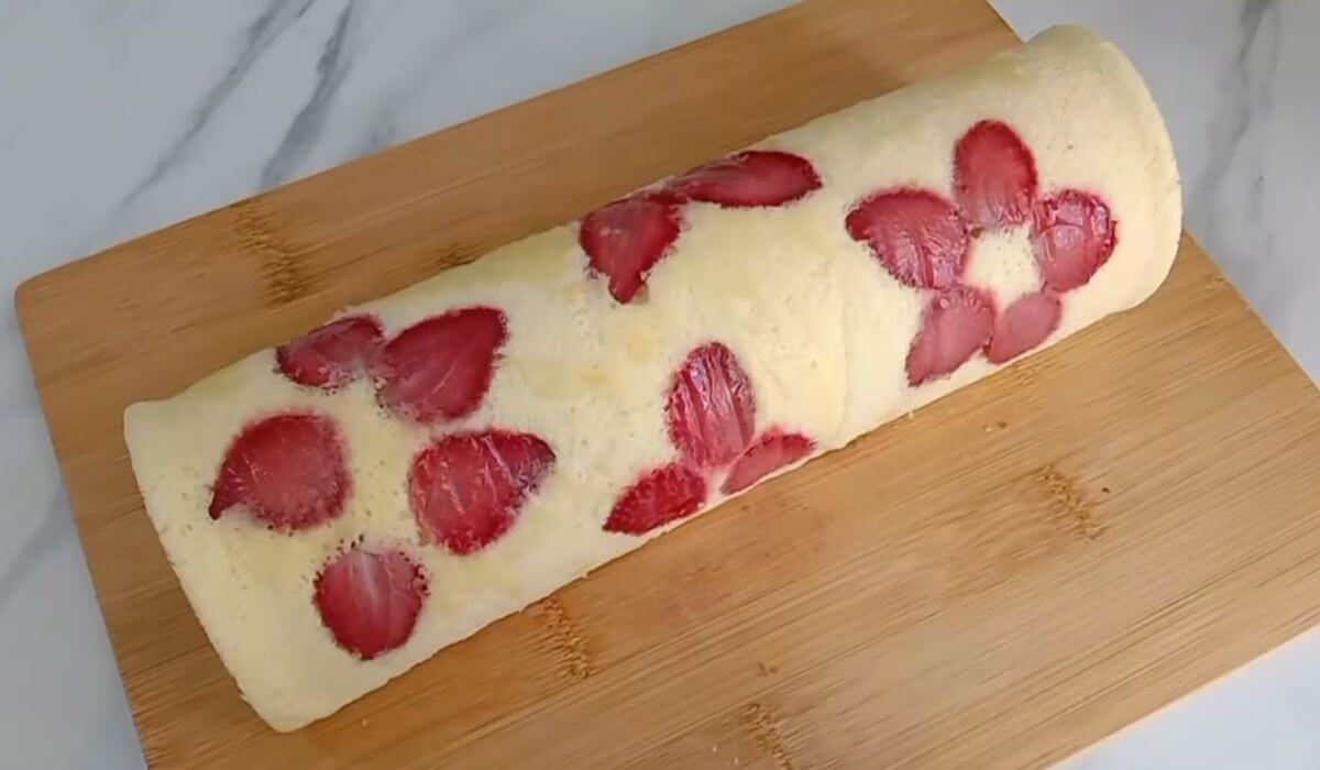 APRENDE A PREPARAR UN ROLLO SUIZO CON FRESAS